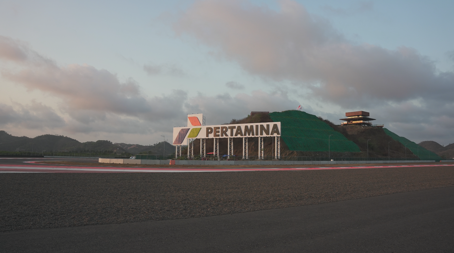 Giant Letter Sign di Mandalika International Circuit - PT. Lintas Mediatama